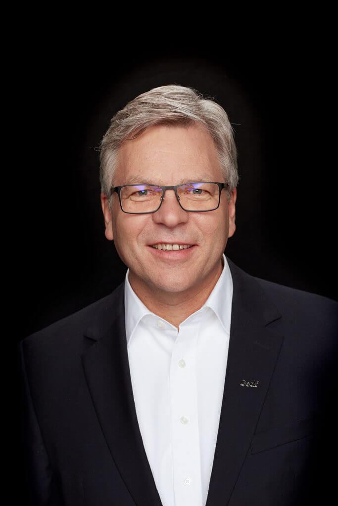 Metal Displays – Geck – More competence for the point of sale.